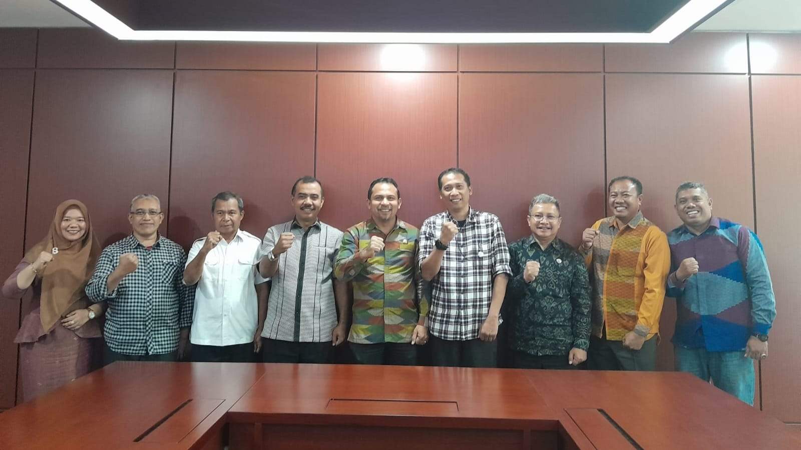 Bupati Dompu Sering Tinggalkan Daerah, Ini Fakta yang Tersingkap (2-Habis)